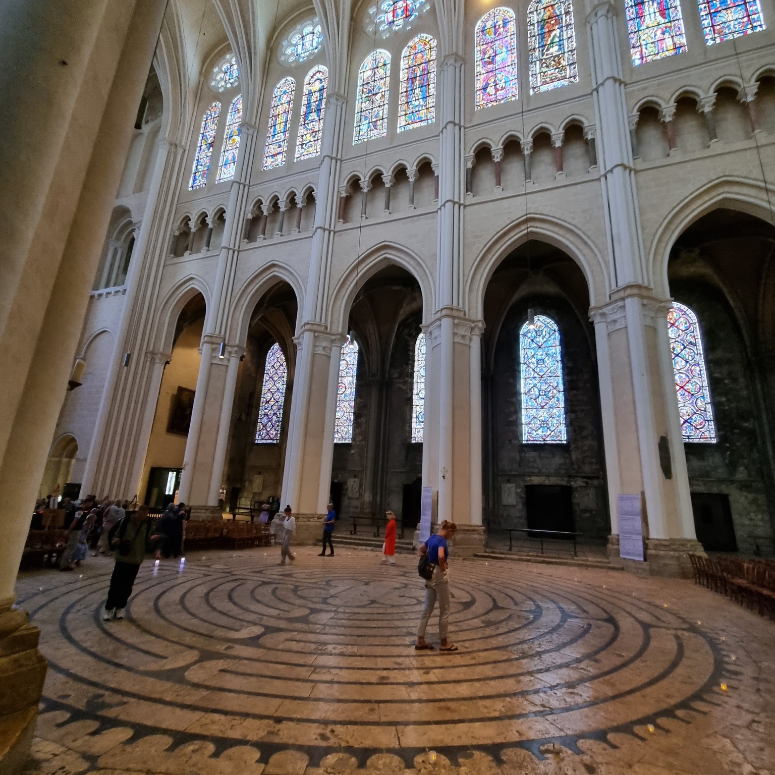Le labyrinthe de la cathédrale de Chartres - En quête d'histoires ...